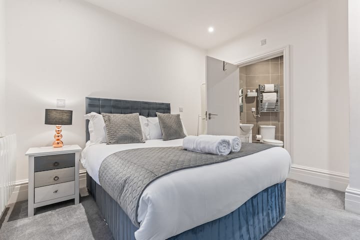 Leeds City Centre | Near Lgi, Shops And Transport - Leeds