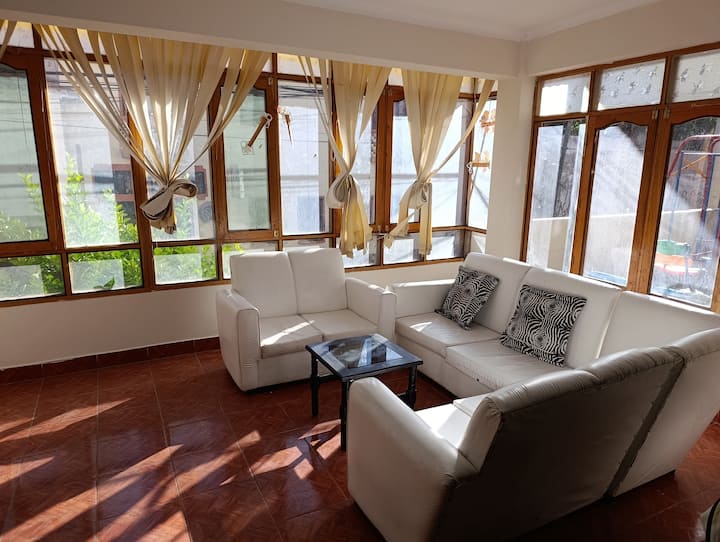 Amplio Y Acogedor, Próximo Al Centro Histórico - Sucre