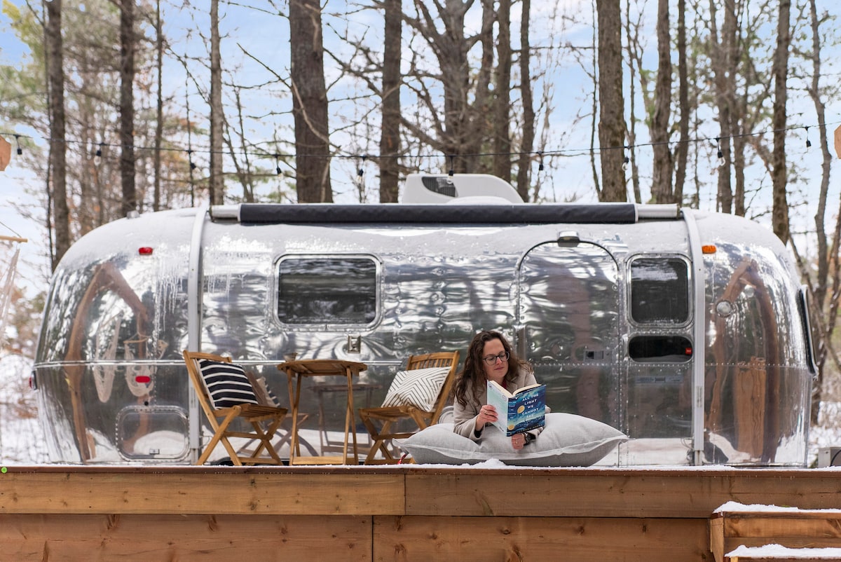 Airstream à Pines • Terrasse de luxe + Foyer + Douche - Roulottes ...