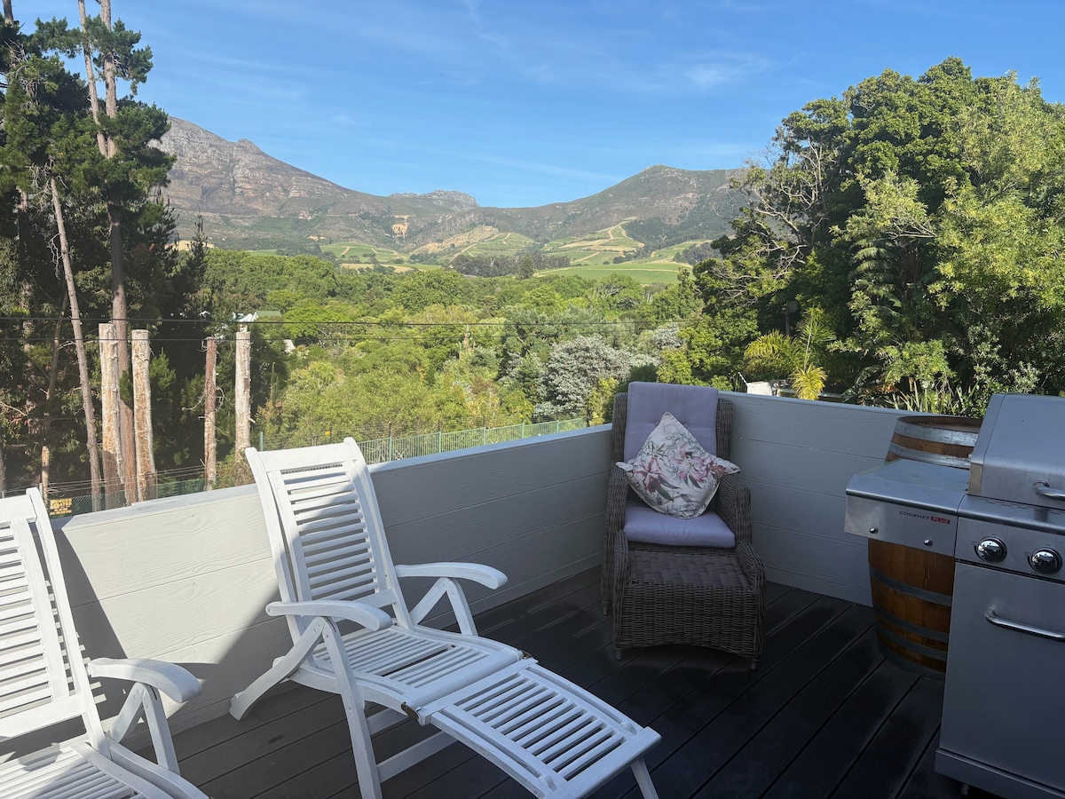 Constantia escape with mountain views - Flats for Rent in Cape Town ...