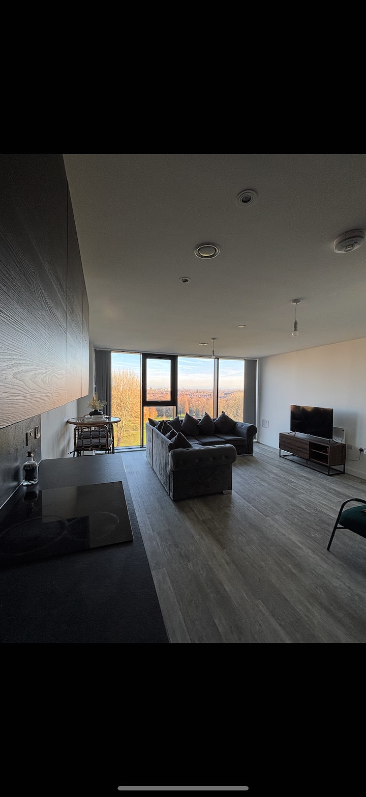 Modern Luxury Apartment With Stunning City Views ! - ソルフォード