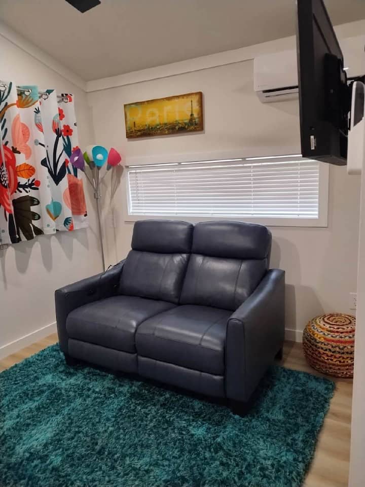 1 Bed,1 Bath Park Model, Queen Bed - Thompson, CT