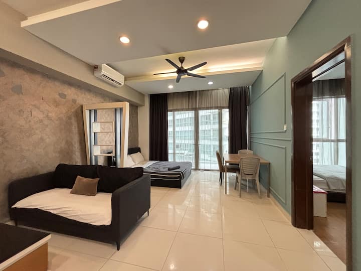 Cozy Family Home 2queen 1br Balcony@regalia Pwtc - Kuala Lumpur