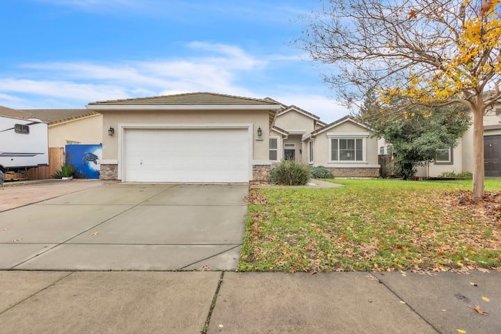 Cozy Buttes Retreat: 3br Family Haven In Yuba City - Yuba City, CA