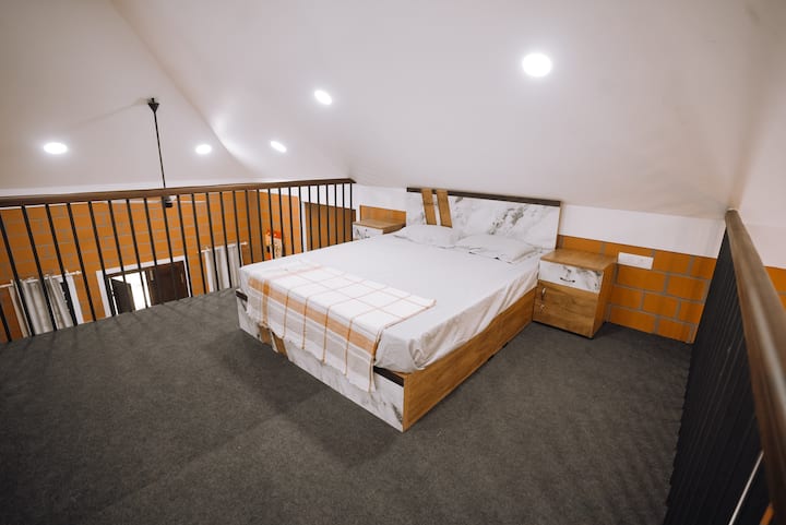 Good Looking And Fully Furnished Ac Bed Rooms - Kodungallur