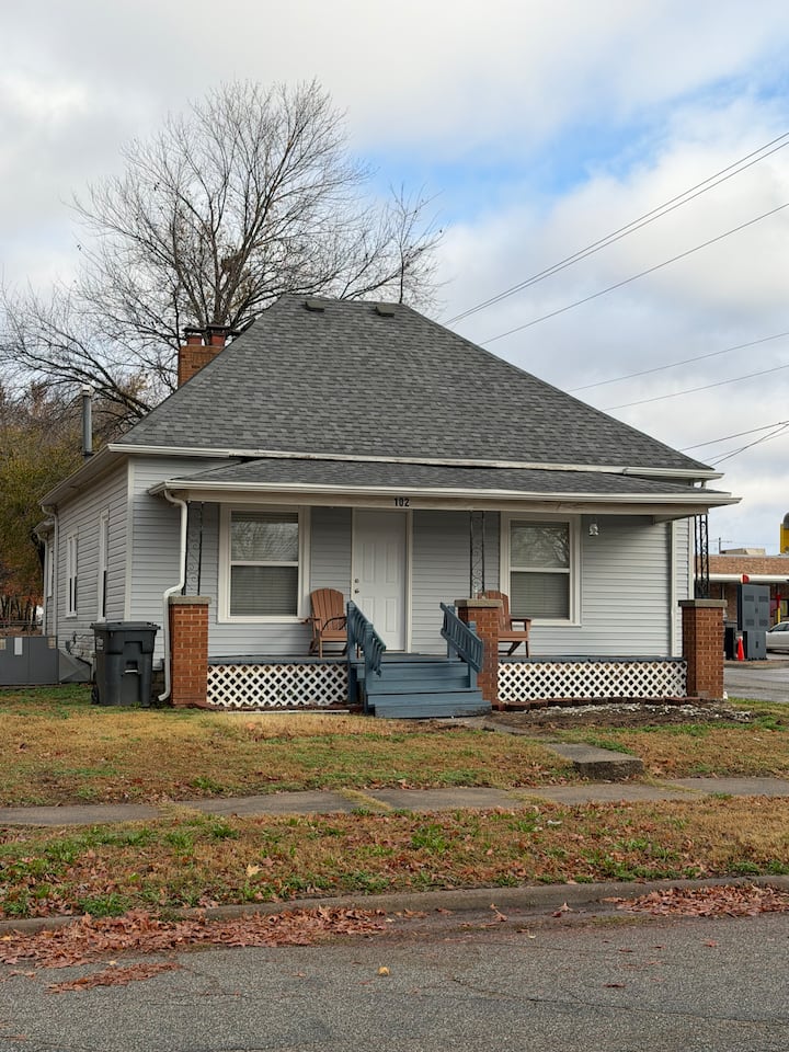 The Broadway Cottage - Pittsburg, KS