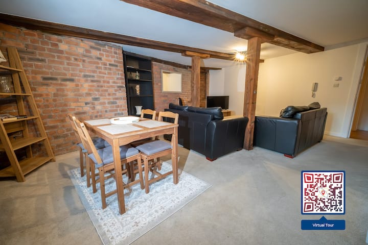 Rustic 2br Loft W / Exposed Brick & Beams - Liverpool