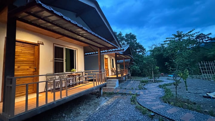 Cabin Homestay In Khaosok National Park - Khao Sok