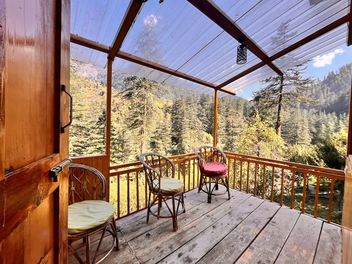 Bastiat Stays| Jacuzzi Treehouse| Waterfall| River - Treehouses for ...