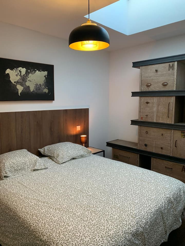 Loue Petite Maison Hyper Centre
Parking Privé - Challans