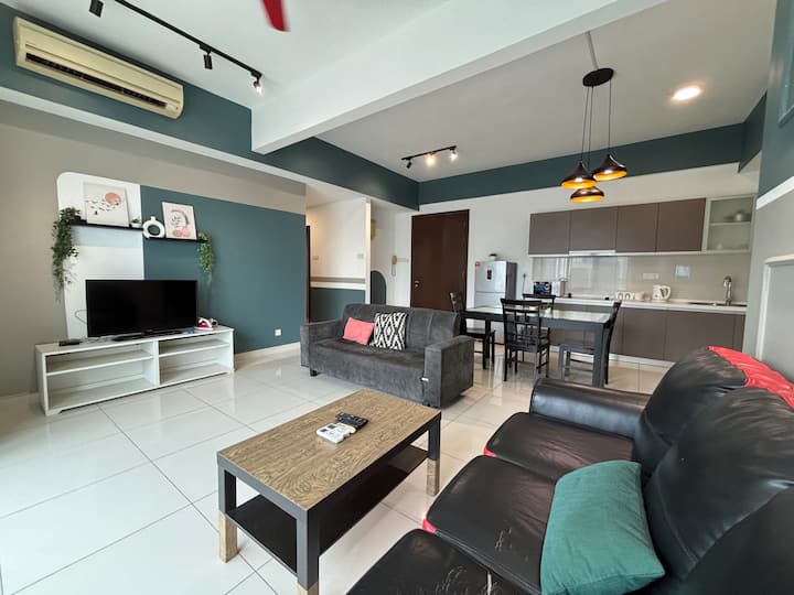 Cozy Family Home 3br Balcony@ Regalia. Pwtc - Kuala Lumpur