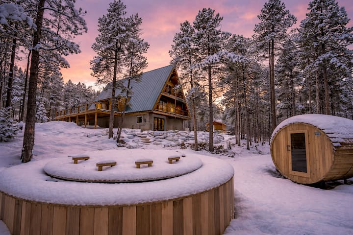 Hot Tub • Sauna • Luxury A-frame Near Breck - United States