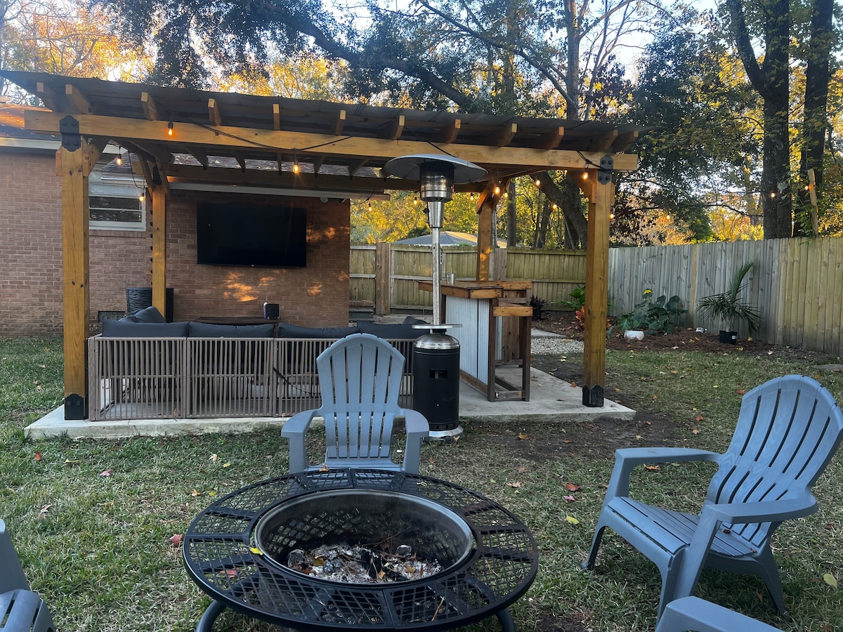 Cozy Pet-Friendly Home Minutes to Downtown! - Houses for Rent in ...