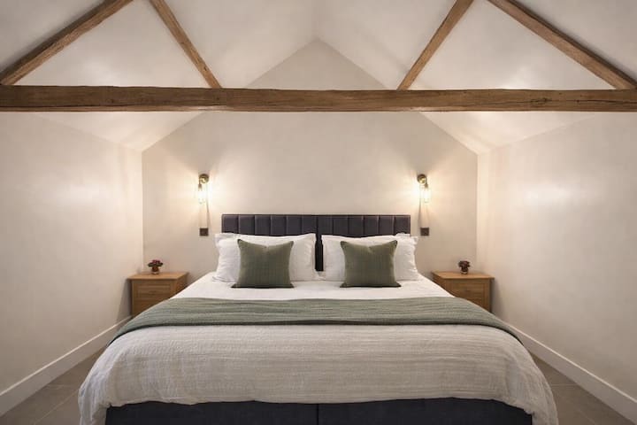 Beach, Country Walks & Enclosed Garden - Filey