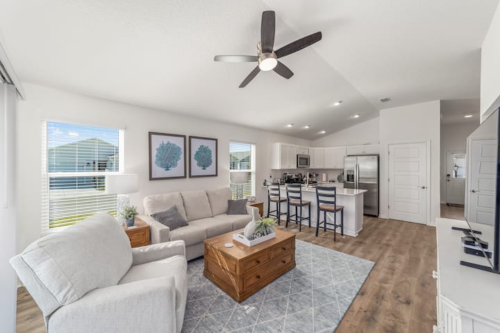 Cozy 2/2 Villa Near Town Square + Amenities - Wildwood, FL