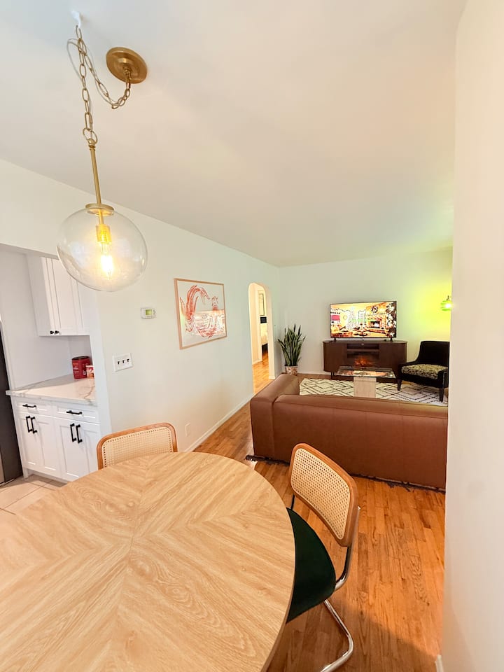 Cozy And Central Near Proctor, Eats, And Hospitals - Tacoma, WA