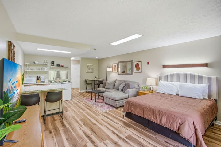 Relaxing Studio, Sleeps 2, Near Golf & Douglas Lak - White Pine, TN