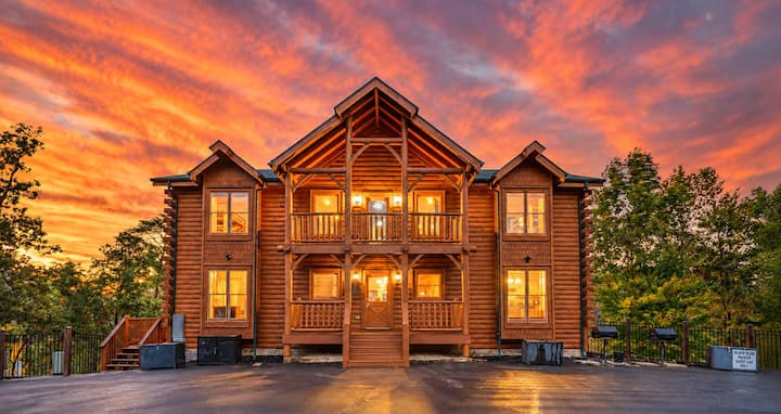 Large Group Cabin For 60, Two Hot Tubs , Theater A - Pigeon Forge, TN
