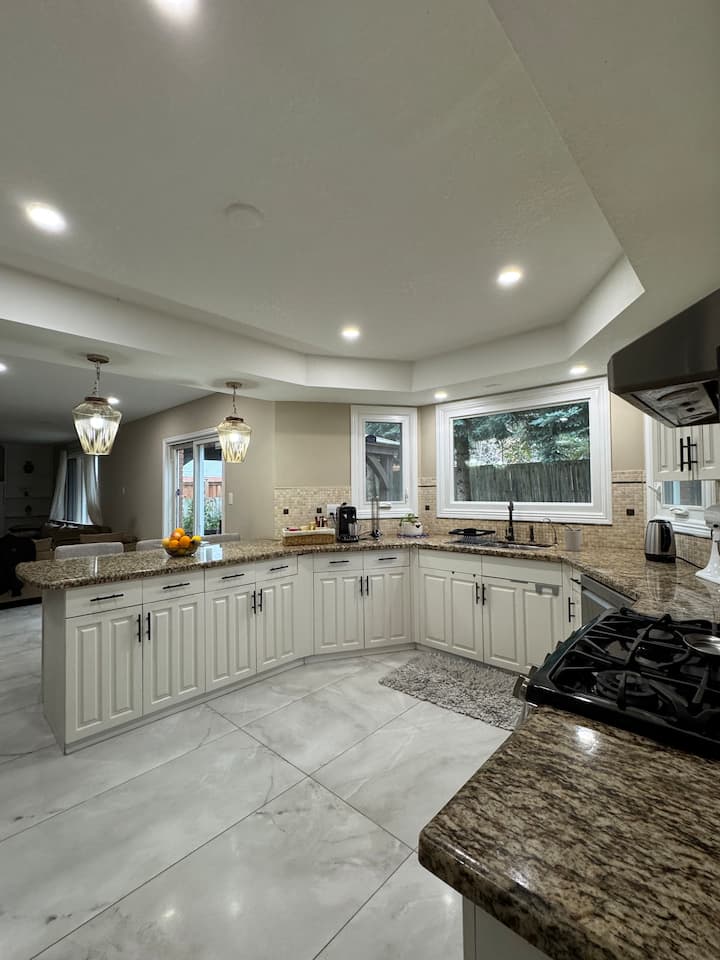 Charming Oversized Home In Waterloo/iraneedles - Waterloo