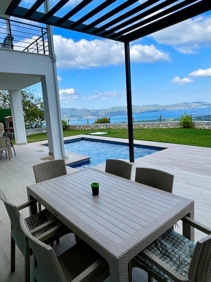 Sapanca Tam Donanımlı Göl Manzaralı Villa - Sakarya