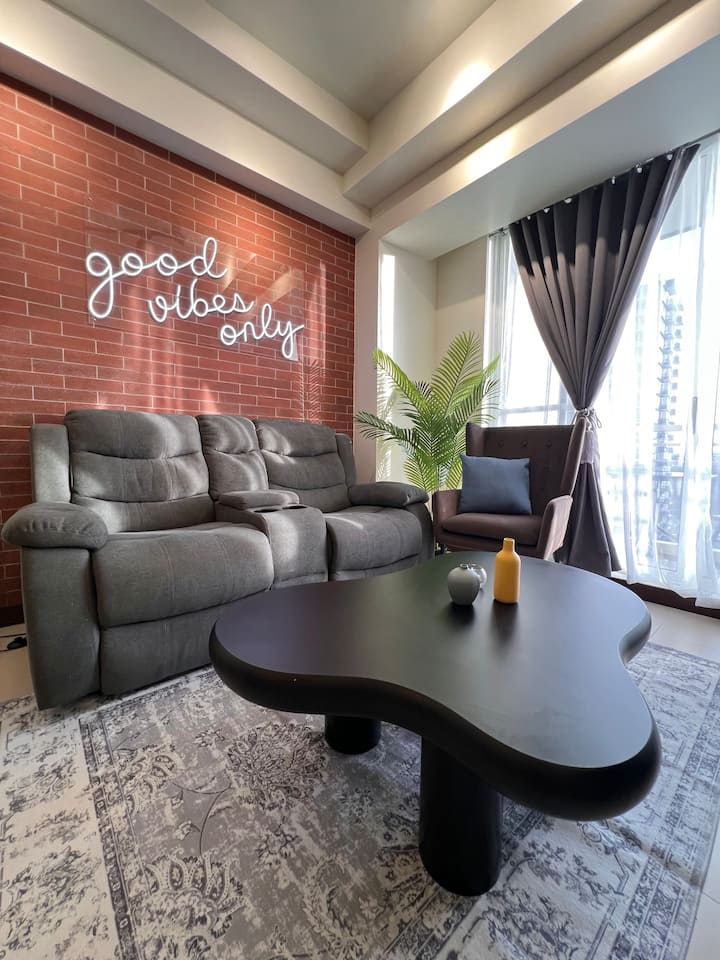 Modern 2br Condo W/ Free Parking Near Bgc Airport - Taguig