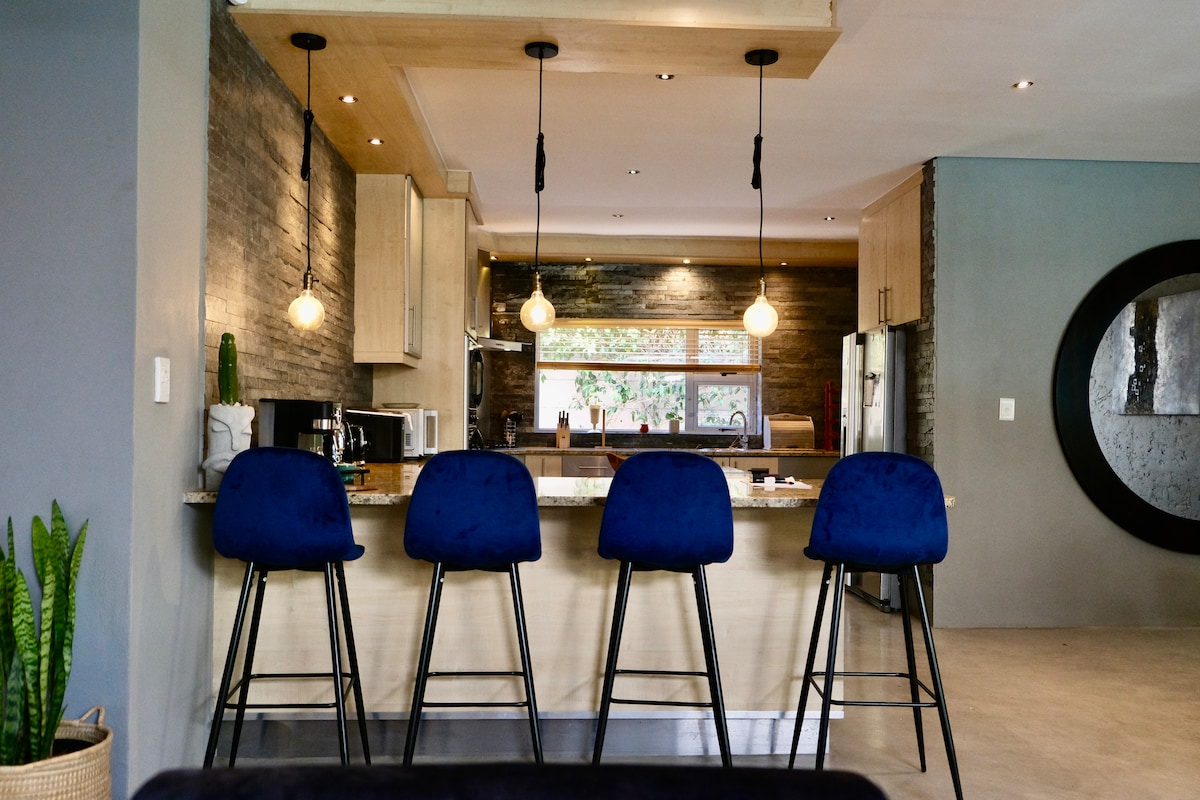 Flamingo Sky (Sauna & Pool Table) & Pet Friendly - Houses for Rent in ...