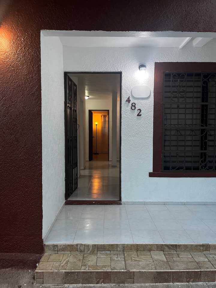 Casa M&p 482 Con Estacionamiento. - Chetumal