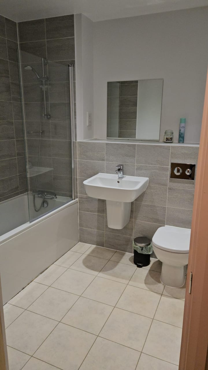 Calm, Modern Luxury Flat - Watford