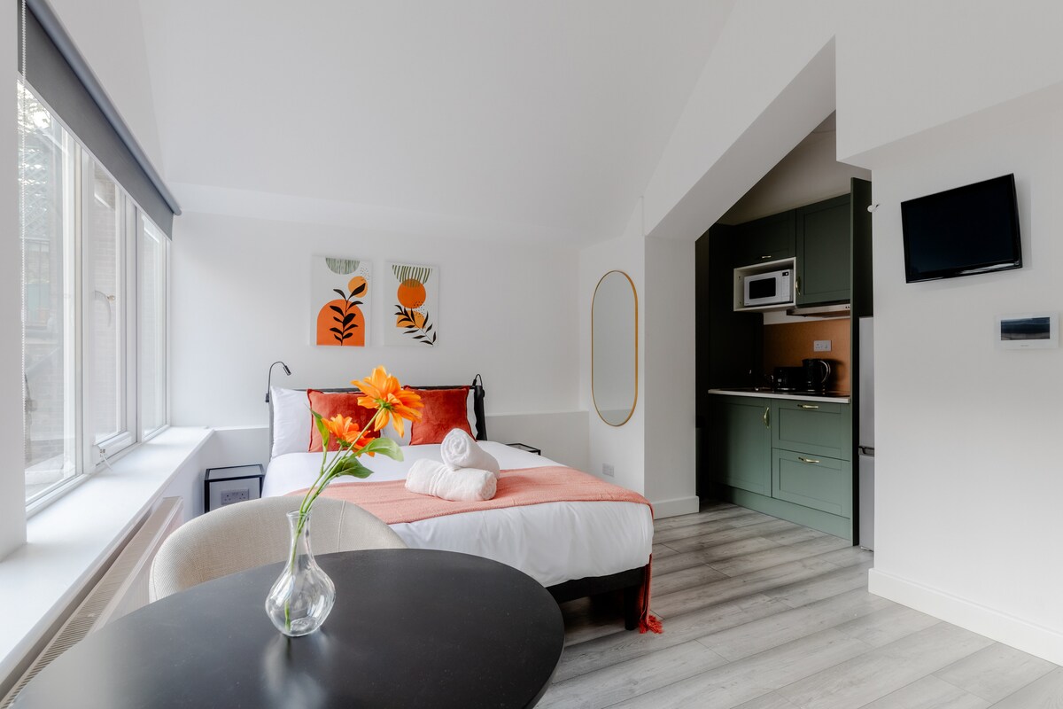 Beautiful Studio Flat | West Kensington - Flats for Rent in Greater ...