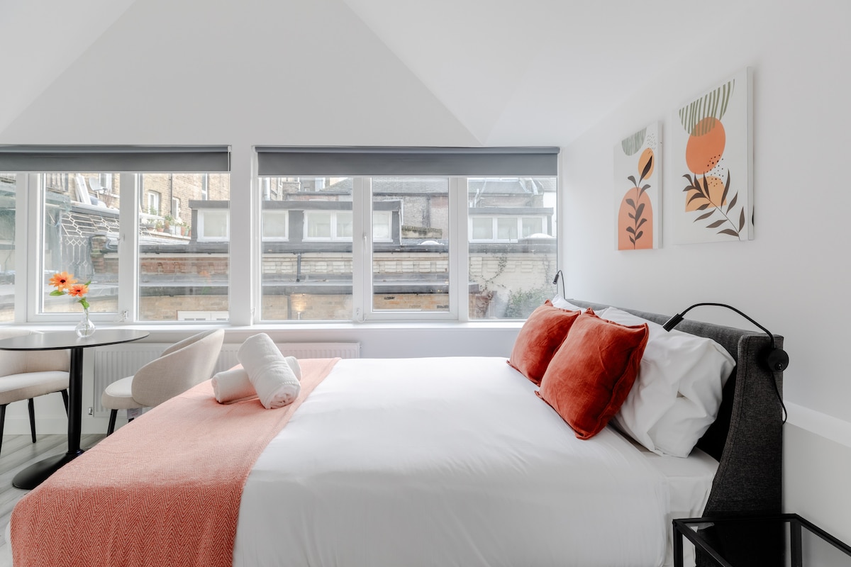 Beautiful Studio Flat | West Kensington - Flats for Rent in Greater ...