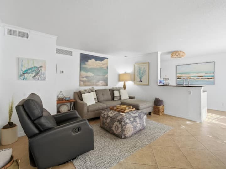 New! Private Cozy Escape, Walk To Beach, Comm Pool - Jupiter, FL