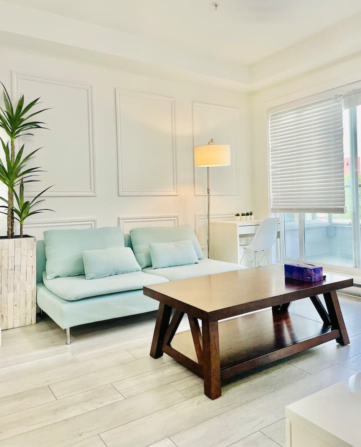 Downtown Condo, Vancouver Skytrain, Free Parking - New Westminster
