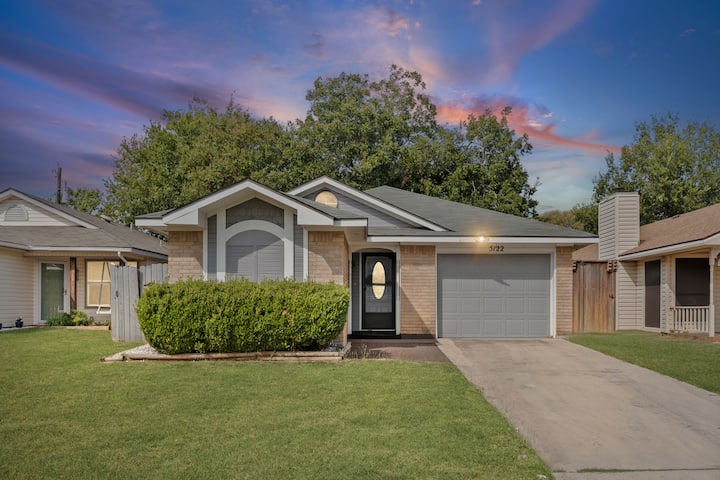 Cozy, Bright, 2 Bed / 1 Bath, All New, Fenced Yard - Temple, TX