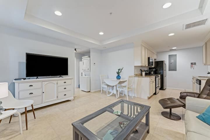 Walk To Beach, Pool, Dock, Restaurants, Shopping - Englewood