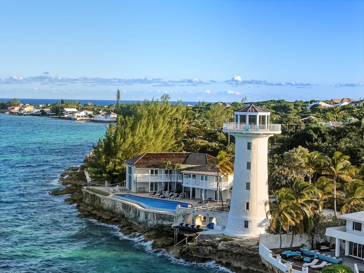 Iconic Lighthouse Home • Ocean Views Everywhere - Nasáu