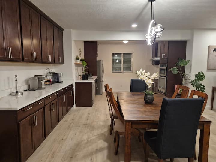 Upscale Spacious Basement Suite In South Jordan - South Jordan, UT