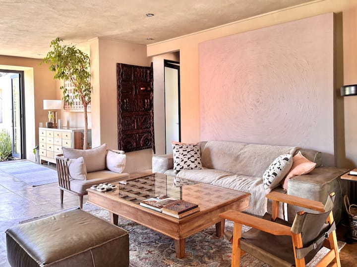 Stylish Retreat In Trendy Parkhurst - Johannesburg