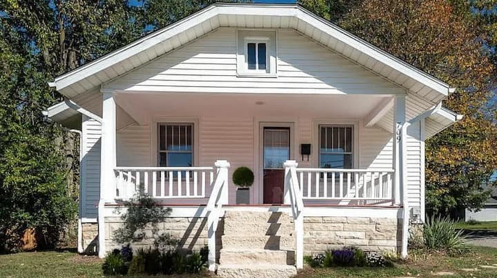 3br Bungalow Near Campus - Bloomington, IN