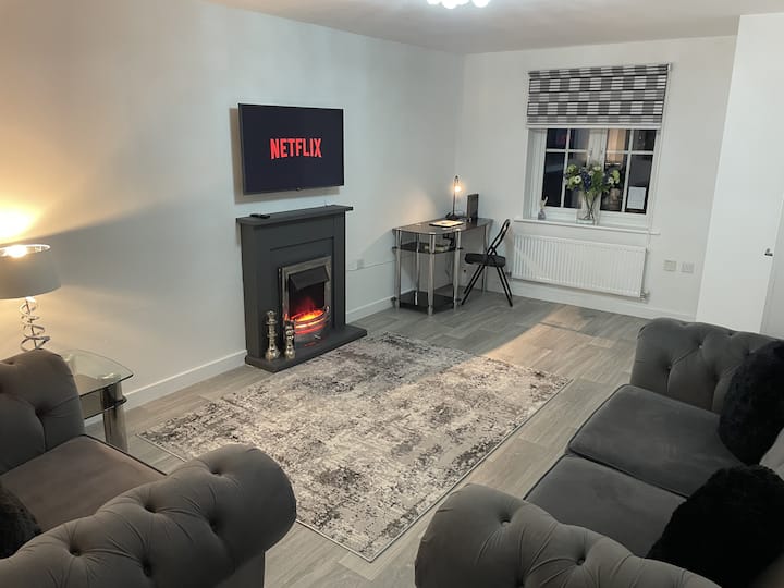 Modern 3 Bed Home For Families And Contractors - Sheffield