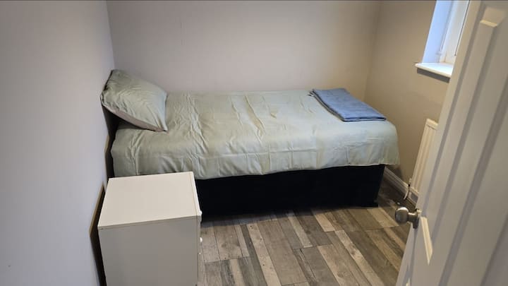 4 Beds House Ideally For Contractors - Oldham