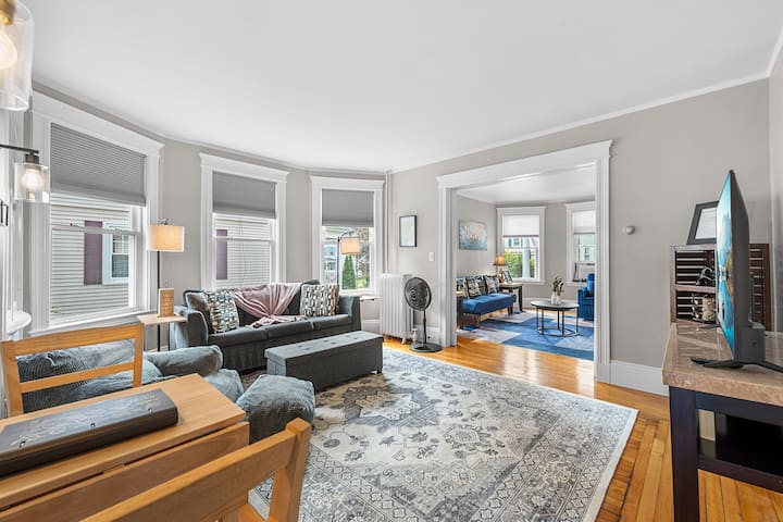 Salem 2br | Near Downtown | Parking | Grill + Yard - Beverly, MA