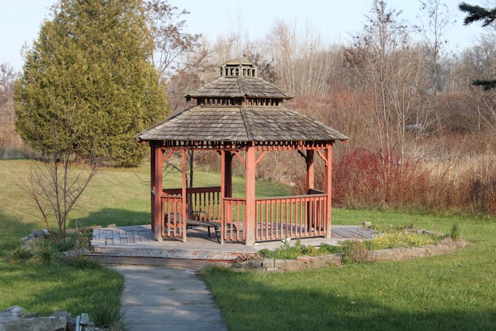 Getaway Home In Hamilton - Burlington