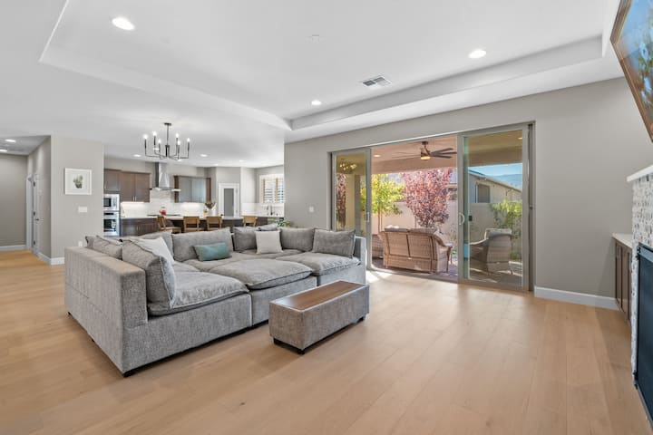 Modern Multigen Stay W/ Firepit - Reno