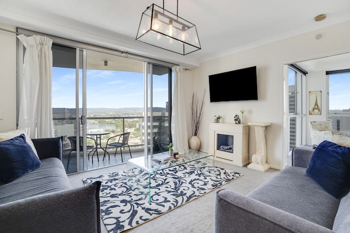 Chevron Resort | Pool, Gym, Spa & Walk To Beach - Surfers Paradise