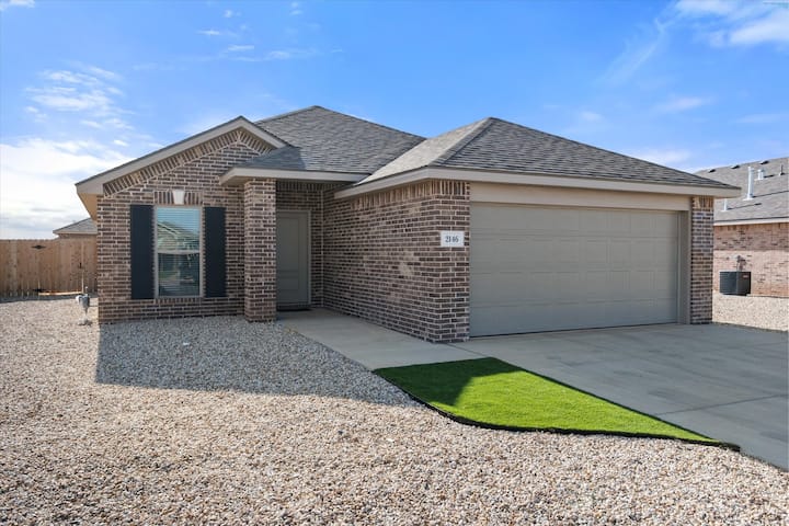 West Texas Modern Escape | 3 Bd 2 Ba - Lubbock, TX