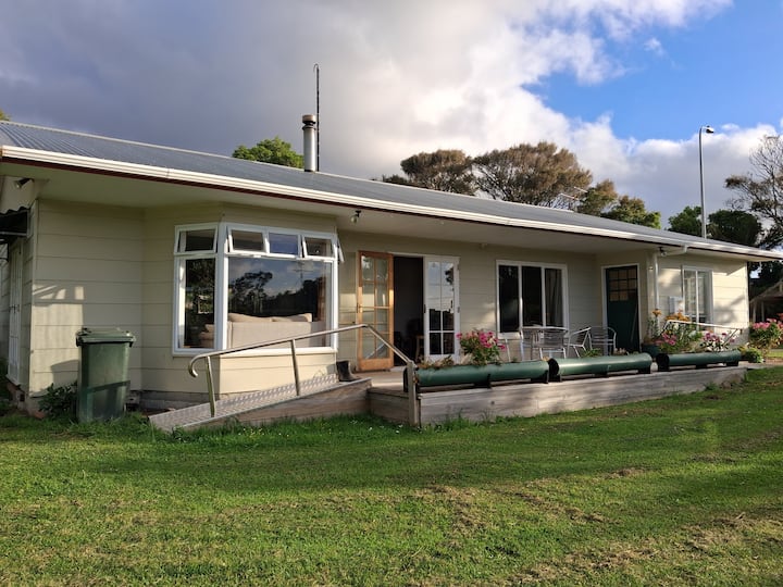 The Brunton's Family Home - Paekākāriki