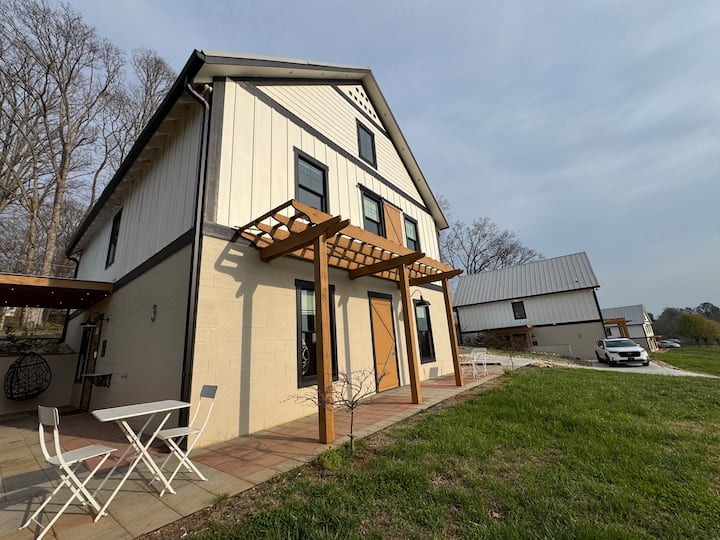 3b Barndo Farm Stays See Our Highland Fluffy Cows - Jefferson City, TN