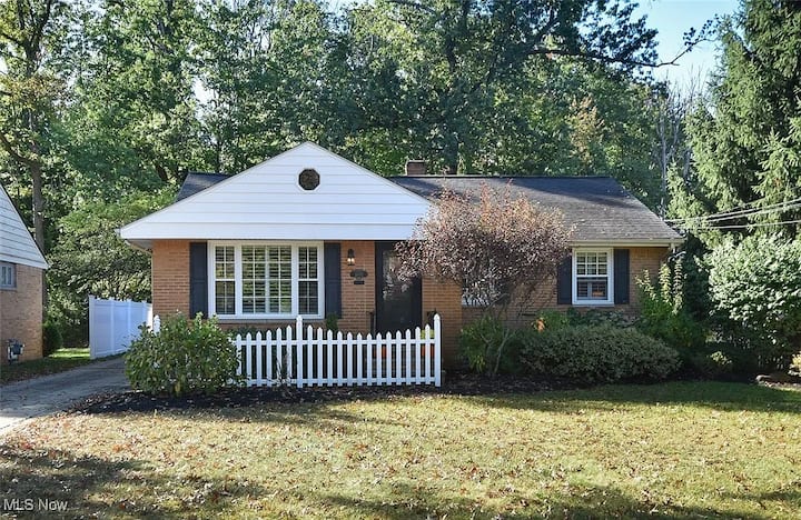 Stylish 3br Bay Village Getaway - North Olmsted, OH