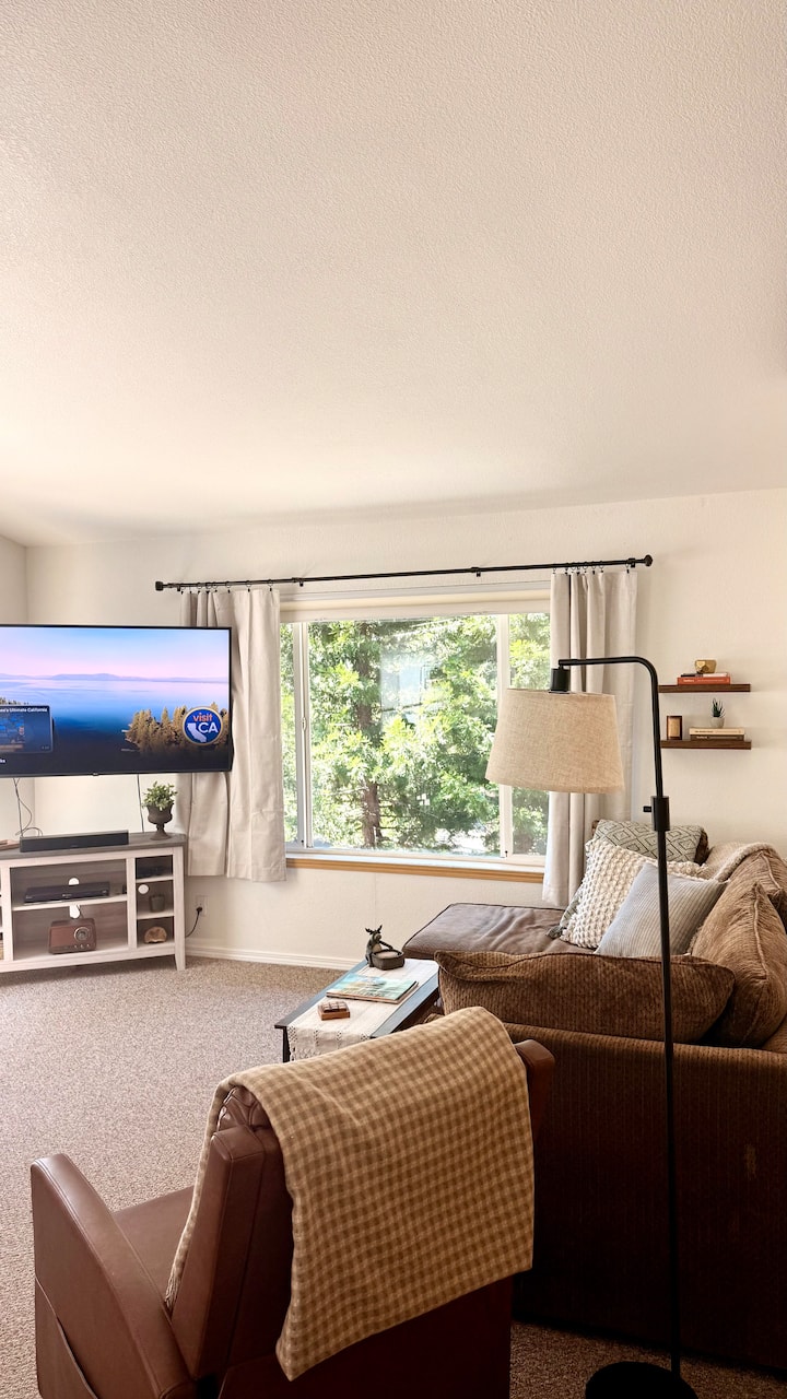Lake Almanor Country Club-sleeps 8, Near Rec 1 - Chester, CA