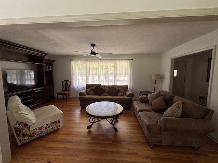 Gorgeous 4 Bedroom House, Great For Extended Stays - Aiken, SC
